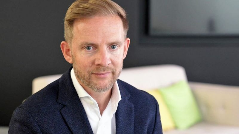 Inflation: Car insurance 'shock' as premiums rise 40% - BBC News