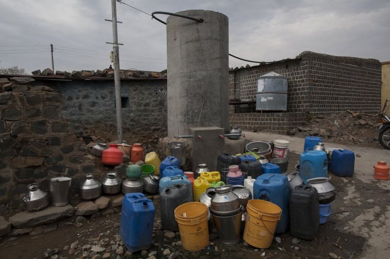 'There is no water. Why should people stay here?' - BBC News