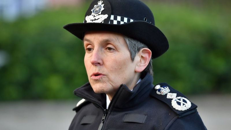 London violence: Met chief says police have control of streets - BBC News