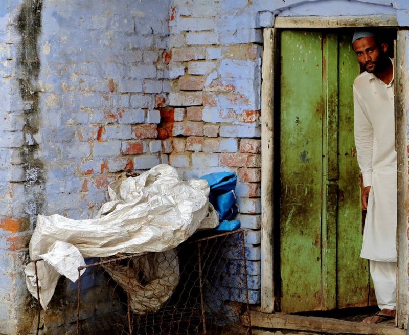 'You may as well kill us': Human cost of India's meat 'ban' - BBC News