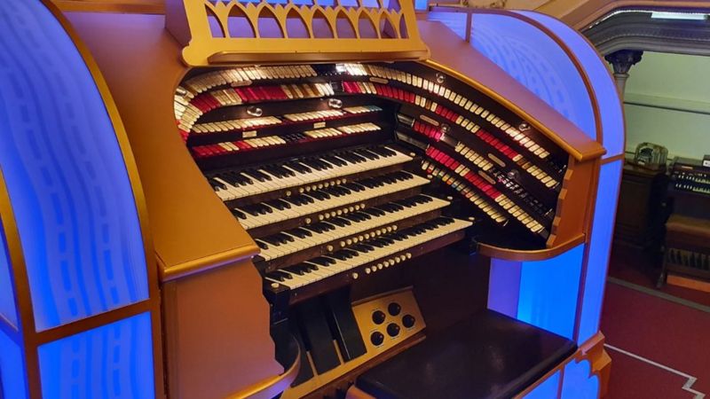 Cinema organs: Porth breathes new life into film music history - BBC News
