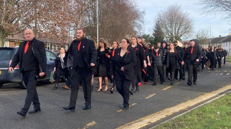Owen Dunn: Funeral held for teenager killed in stabbing - BBC News