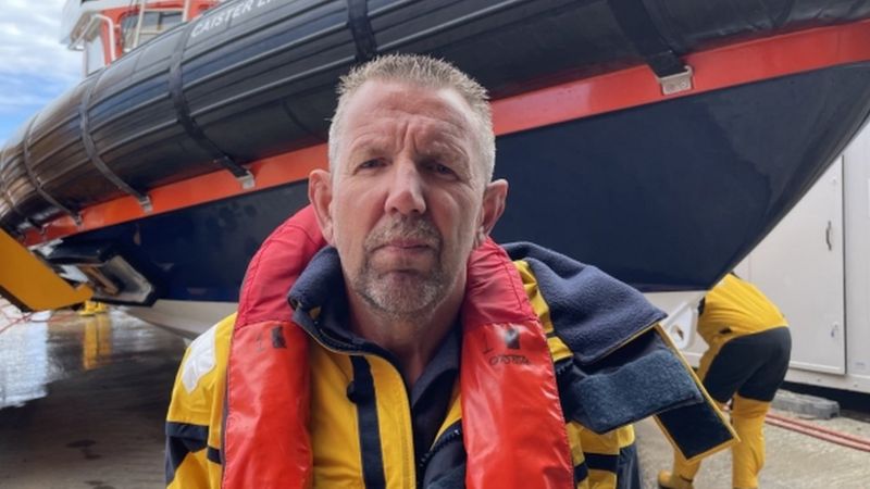 Caister lifeboat rescues nine children and five adults - BBC News