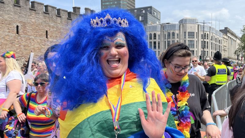 Cardiff: Pride Cymru celebrates its largest parade - BBC News