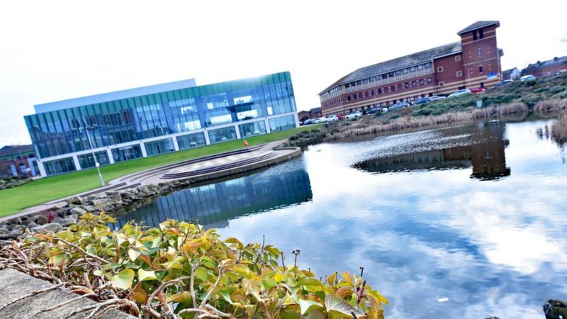 Developers sought for Middlesbrough Council's former HQ - BBC News