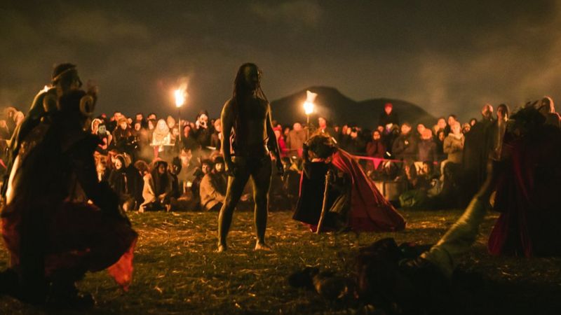 In pictures: Beltane Fire Festival welcomes in the summer - BBC News