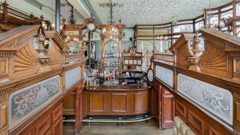 Historic English pubs recognised for their interiors - BBC News