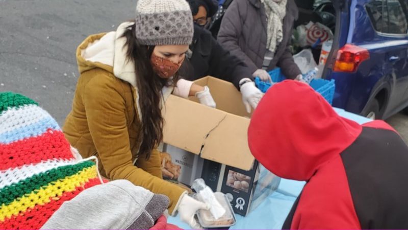 The woman working to get unwanted food to the hungry - BBC News