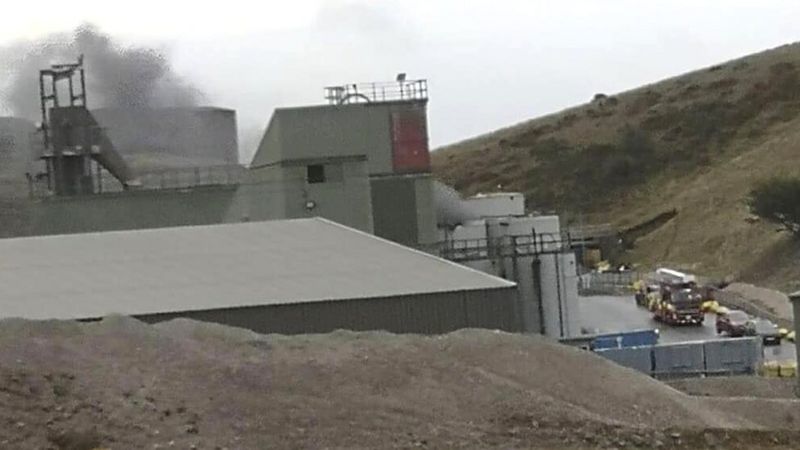Flintshire: Large blaze at Pant quarry in Halkyn - BBC News