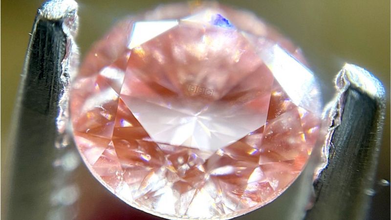 Why lasers are being used to write inside diamonds - BBC News