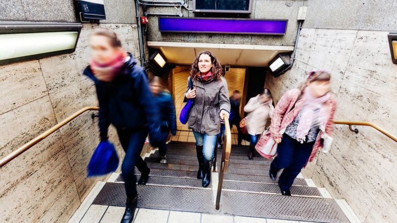 What AI can learn from Tube passengers - BBC News