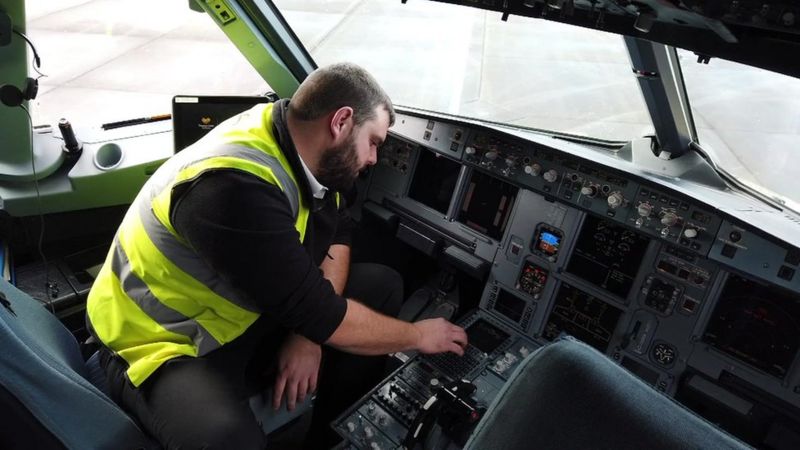 Thomas Cook collapse: What happened to its planes? - BBC News