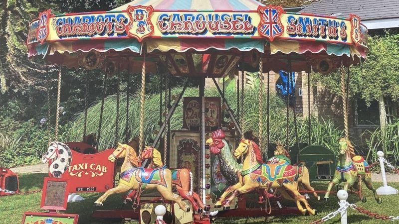 Carousel owner hopes it will find new home in Jersey - BBC News