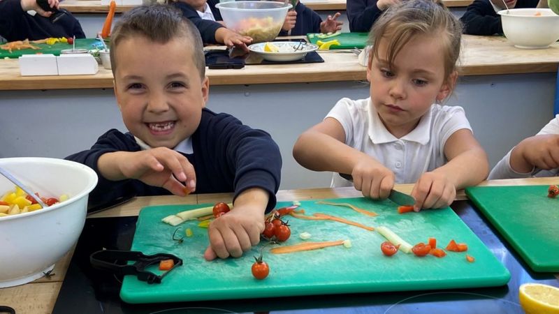 Bristol chef gets MBE for feeding thousands for free in pandemic - BBC News