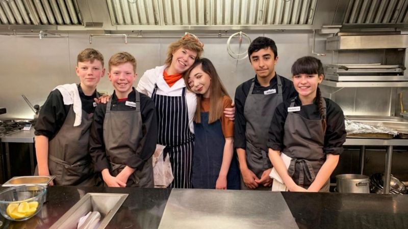 Nikki Lilly, la youtuber con una malformación en el rostro que será ...