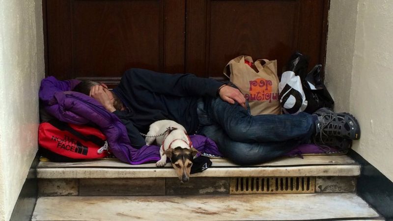 Dorset homeless people face fines for sleeping in doorways - BBC News