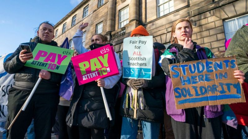 Scottish teachers announce 22 more days of strikes - BBC News