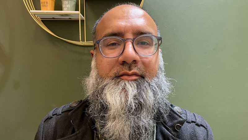 Labour ceasefire stance divides voters in target seats - BBC News