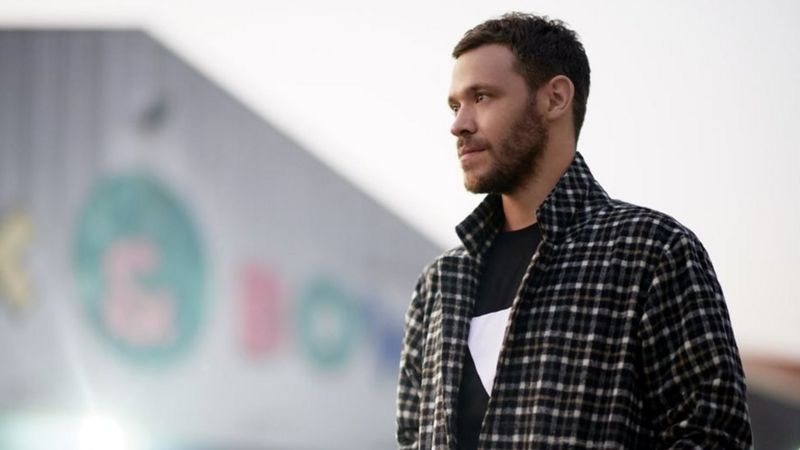 Will Young's twin brother Rupert dies aged 41 - BBC News
