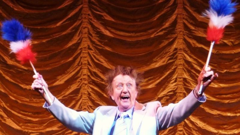 Sir Ken Dodd: Comedy legend dies, aged 90 - BBC News