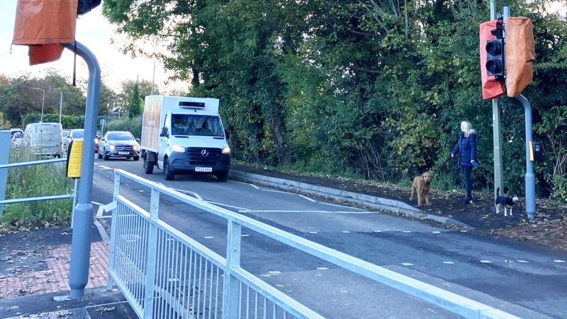 Didcot pedestrian crossing to be switched on after six months - BBC News