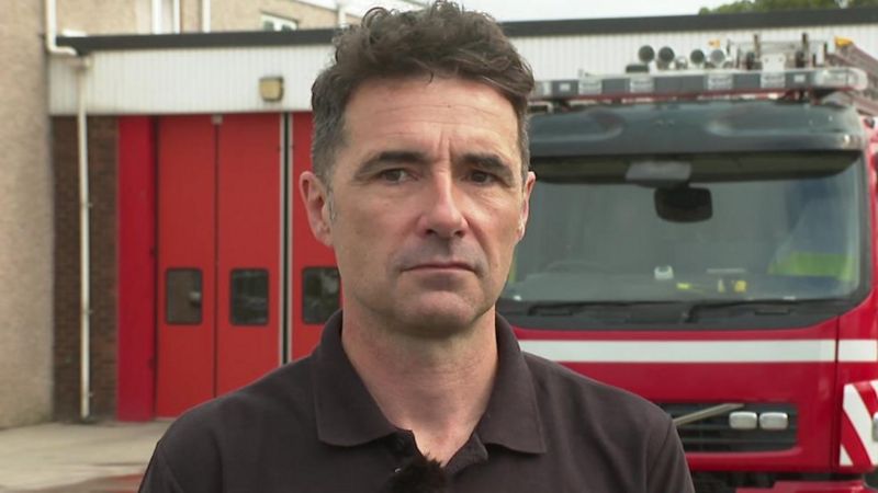 North Wales firefighter cuts could put lives at risk - union - BBC News