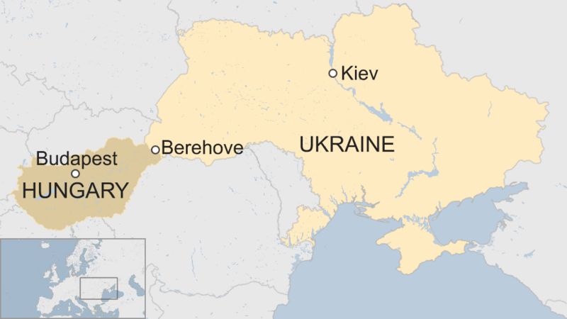 Diplomats thrown out in Ukraine-Hungary passport row - BBC News