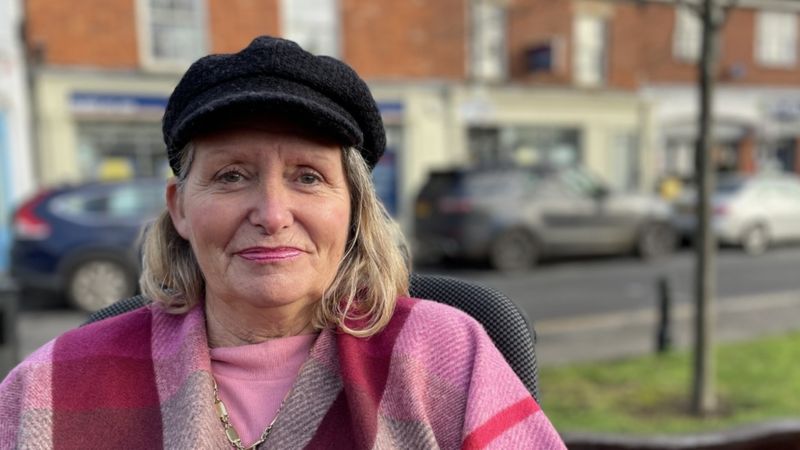 Olney: What happens when a town loses bus services? - BBC News