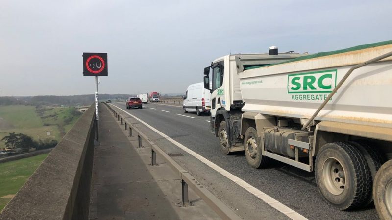 A14 Orwell Bridge: New speed limit signs installed at Ipswich - BBC News