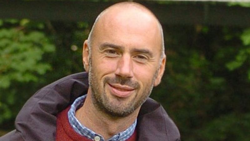 Darryl Grimason: Tributes paid after death of BBC presenter - BBC News