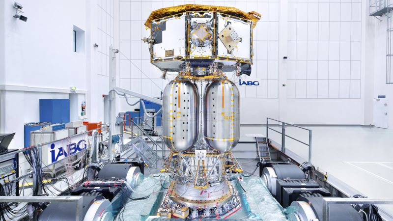 Lisa Pathfinder: Gravity quest set to go into orbit - BBC News