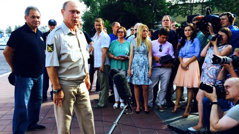 Ukraine crisis: Putin shows who is boss in Crimea - BBC News