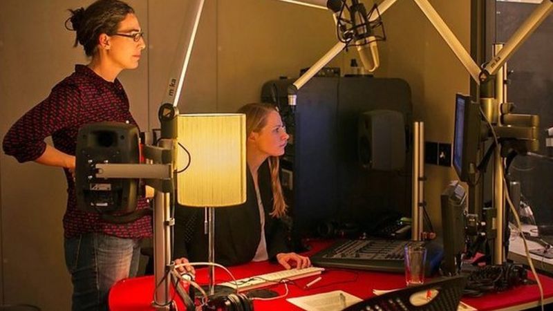 Hit podcast Serial to become TV series - BBC News