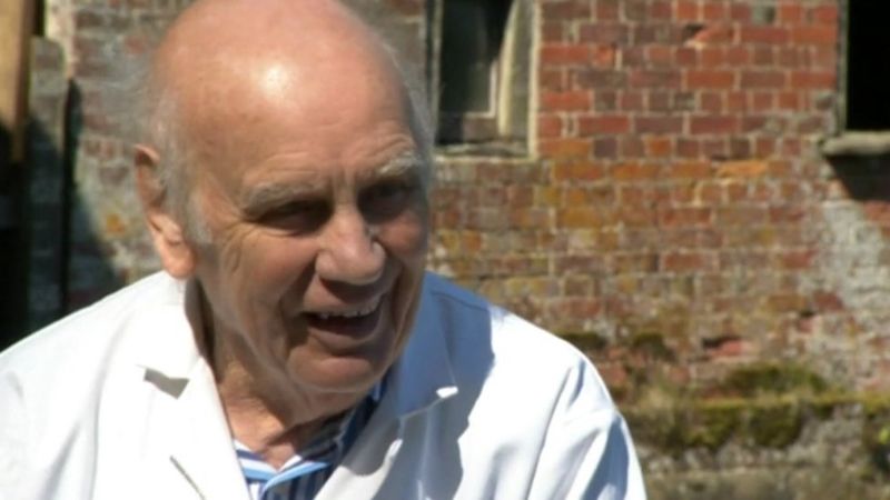 Coronavirus: Ancient mill resumes commercial flour production - BBC News