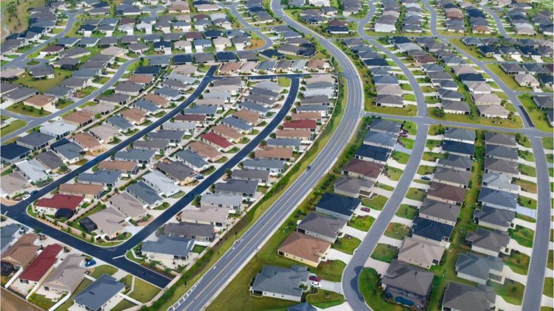 Why are America's suburbs getting poorer? - BBC News