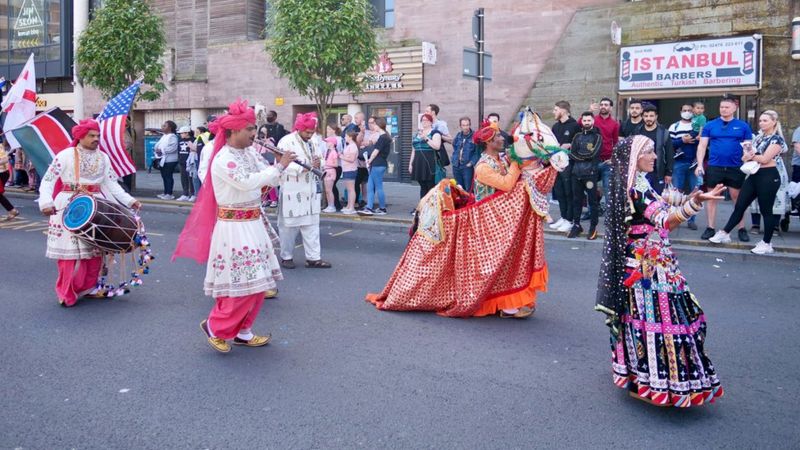 Coventry City of Culture: Colourful carnival celebrations - BBC News