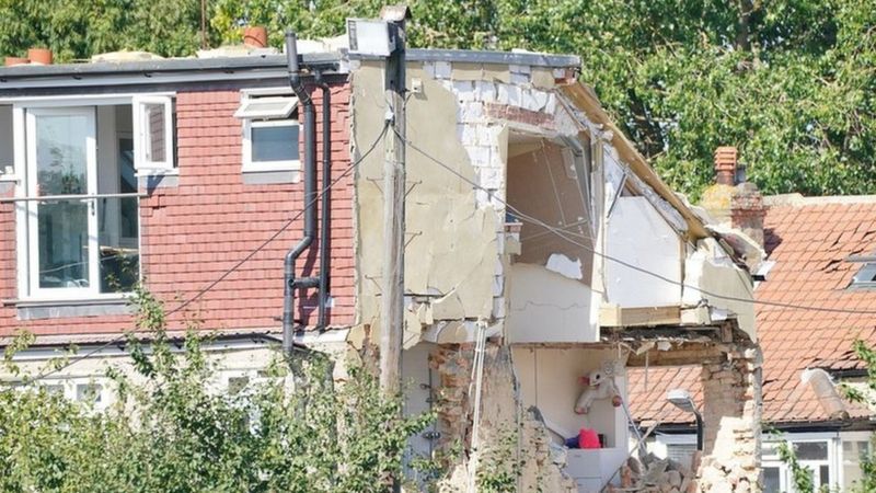 Thornton Heath: Fatal gas explosion residents to return home - BBC News