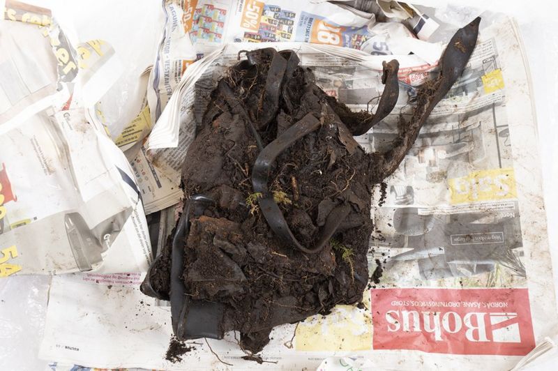 Death in Ice Valley: New clues in Isdal Woman mystery - BBC News