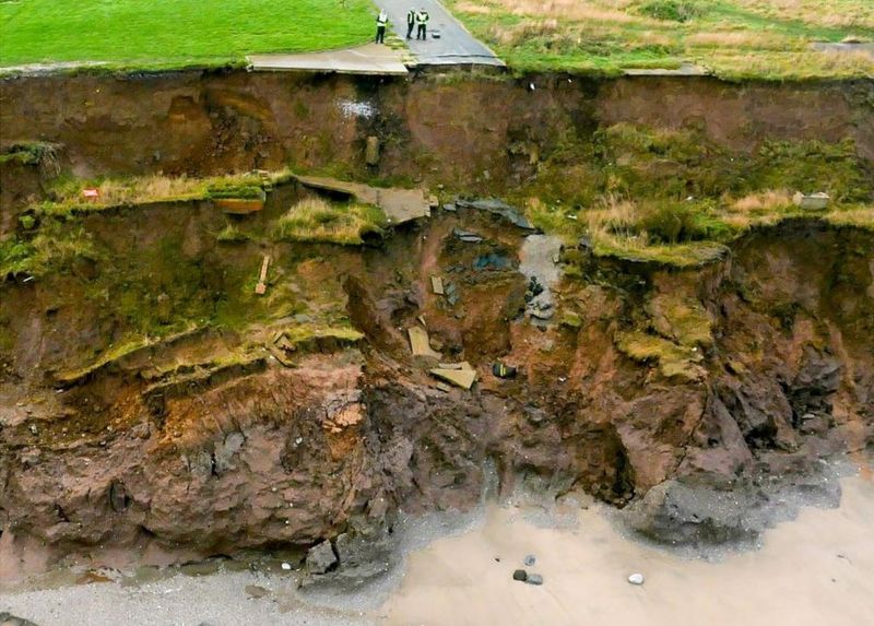 Holderness coast: Major cliff landslides 'every six years' - BBC News