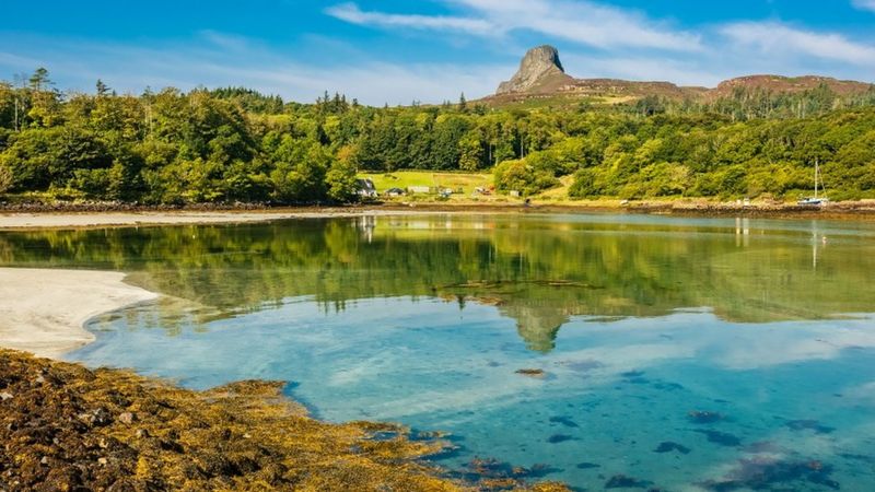 Dunston Pillar: 'Unique land lighthouse' up for sale - BBC News