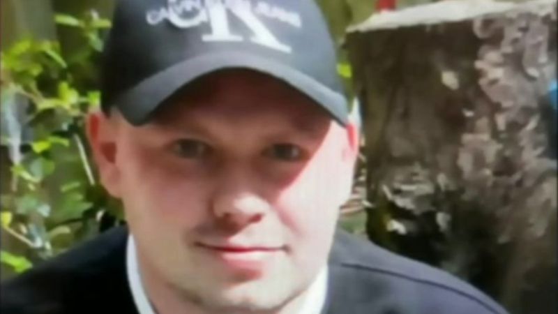 Sunderland murder inquiry: Manhunt for Alexander Carr continues - BBC News