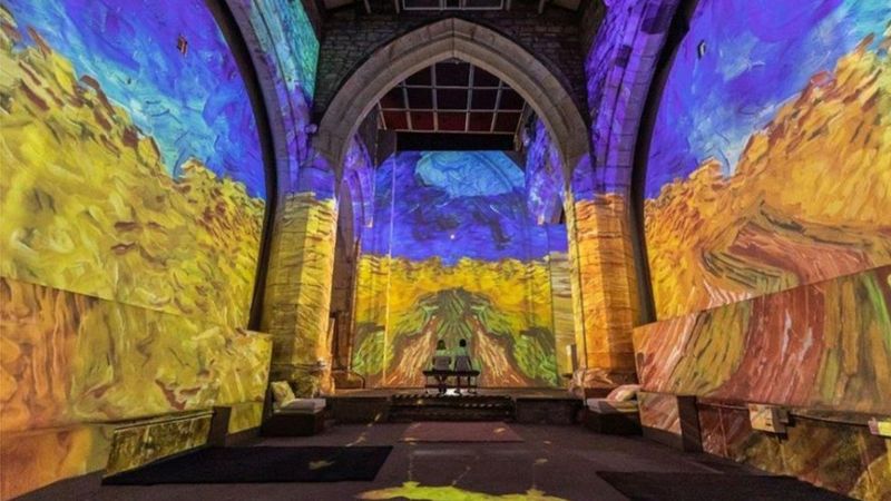 Van Gogh 'projection' exhibition arrives in Leicester - BBC News
