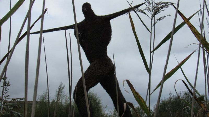 M5 Somerset Willow Man: 'Can't let him fall apart' - BBC News