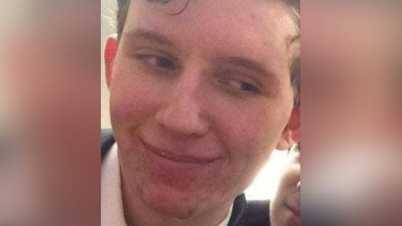 Murderer Aaron Ray jailed for life over student Grindr row - BBC News