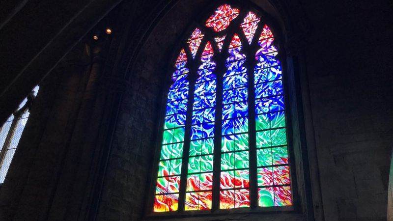 Durham Cathedral window commemorates student - BBC News