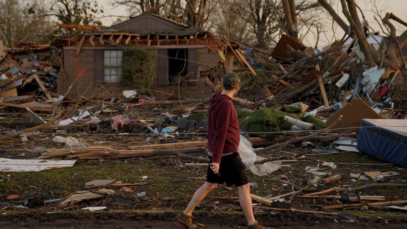 Tornadoes cause devastation across the USA - BBC Newsround