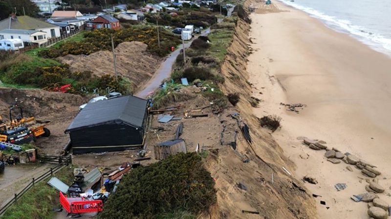 Hemsby erosion: Cliff edge home moved inland - BBC News