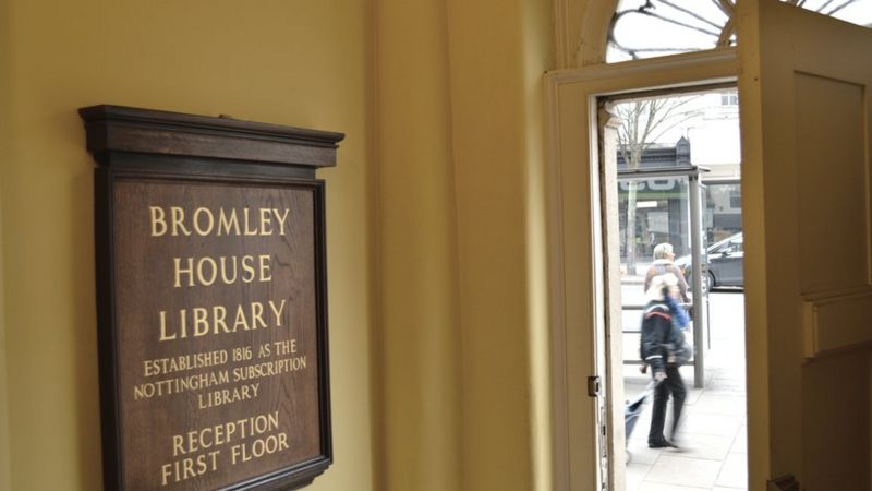 The fall and rise of subscription libraries - BBC News