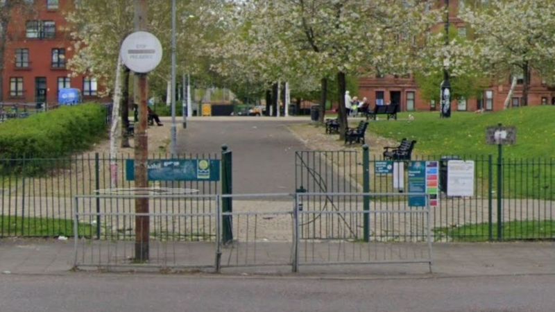 Man in hospital after 'shockingly violent' Glasgow attack - BBC News