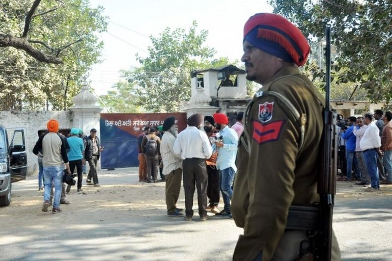 India prisons: Why security needs to be improved - BBC News